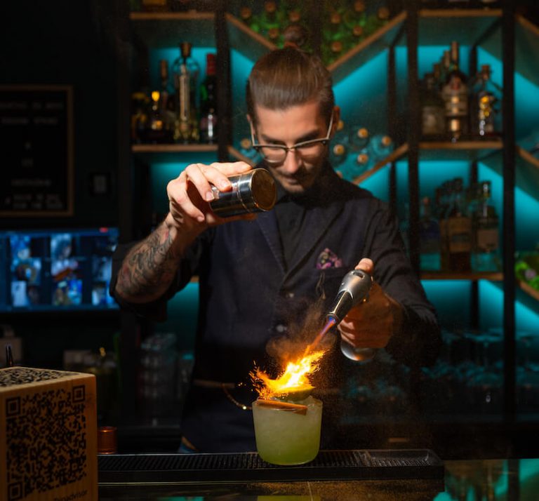 Bar à cocktails à Aix en Provence – BACK to BAC